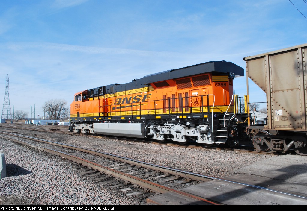 BNSF 6258 passes me at Carlin Junction as she rolls west into the BNSF Lincoln yard.
